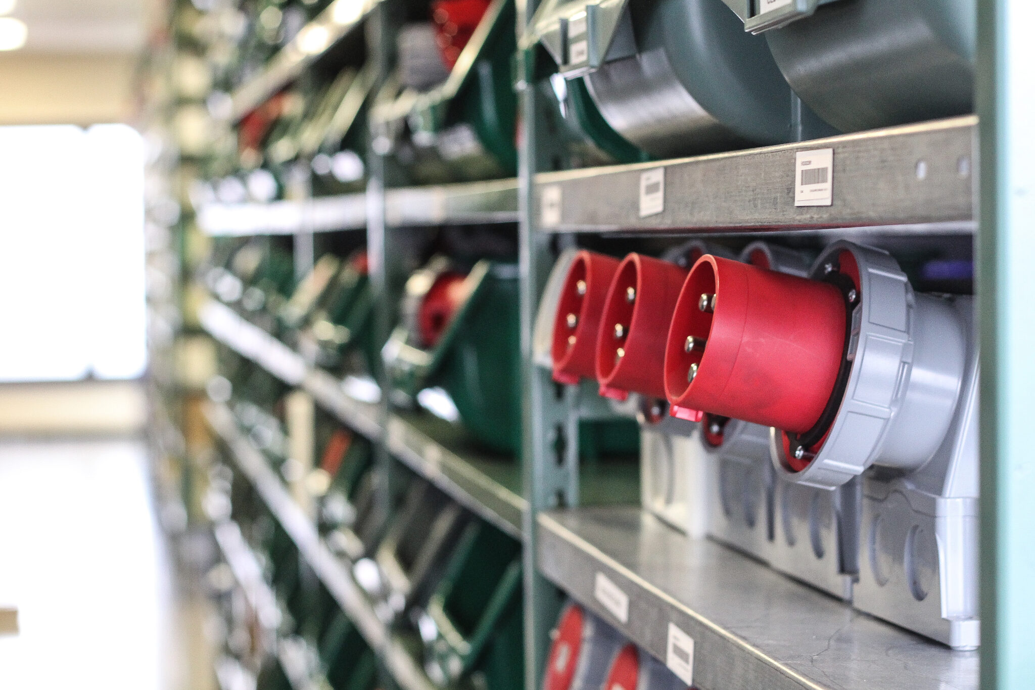 Piessens Electro Industrie | Elektrische componenten > Industriële stekkers